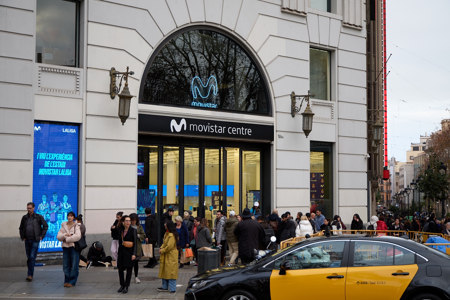 Movistar ofrece a todos sus clientes en España los servicios de IA de ...